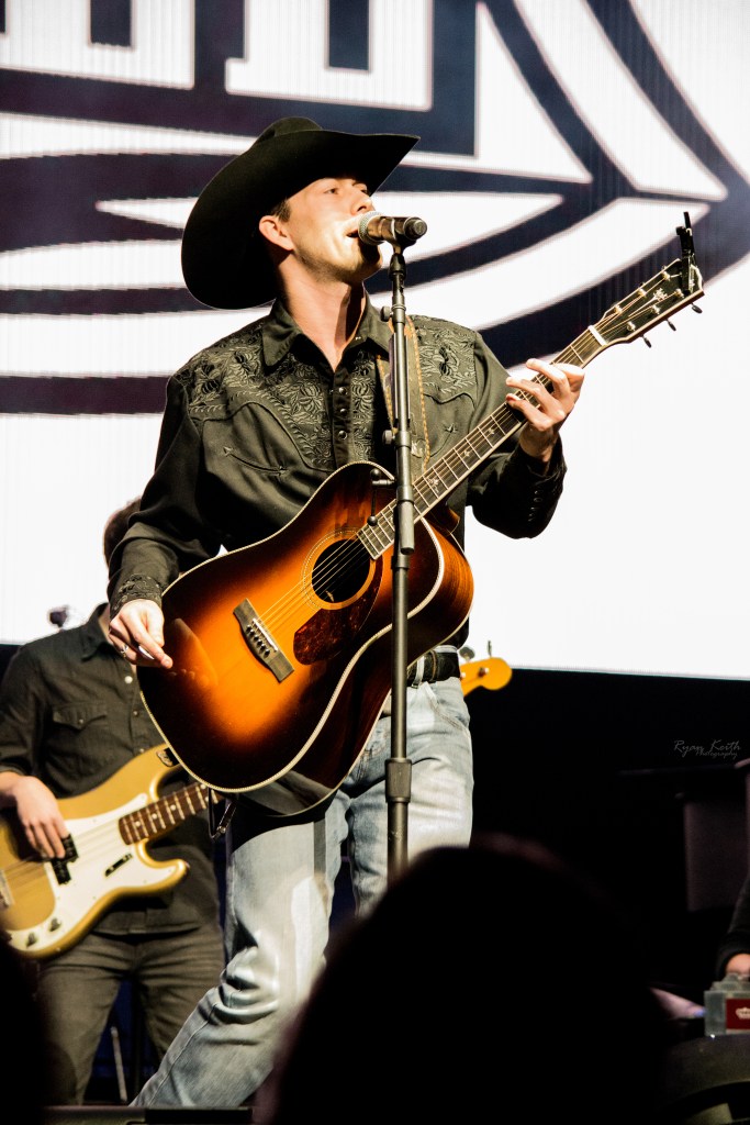 Alan Jackson Performs to SOLD OUT KFC YUM! Center in Louisville, KY ...