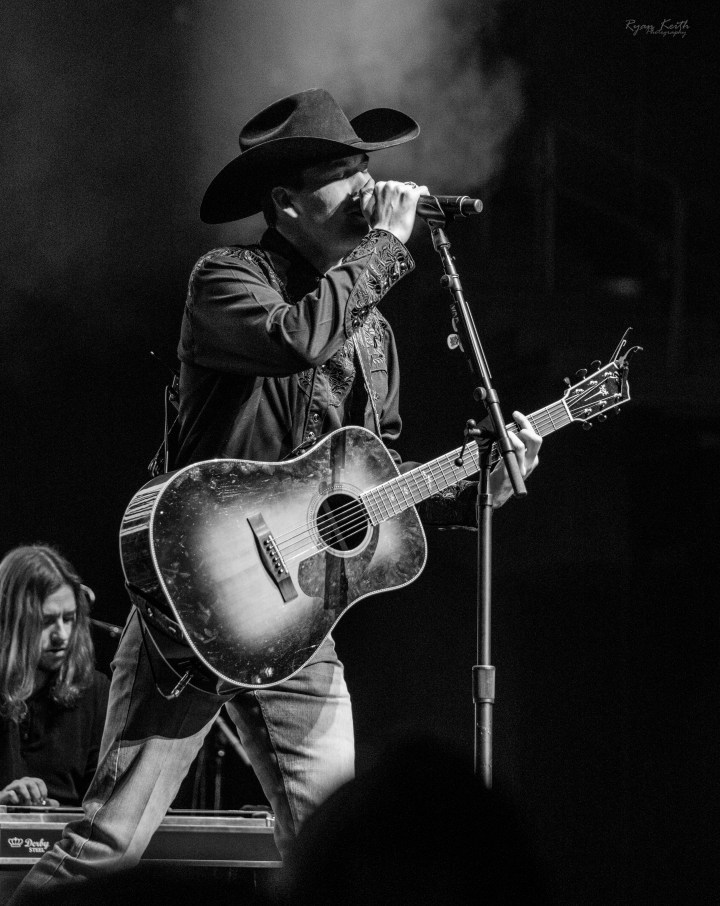 Alan Jackson Performs to SOLD OUT KFC YUM! Center in Louisville, KY ...