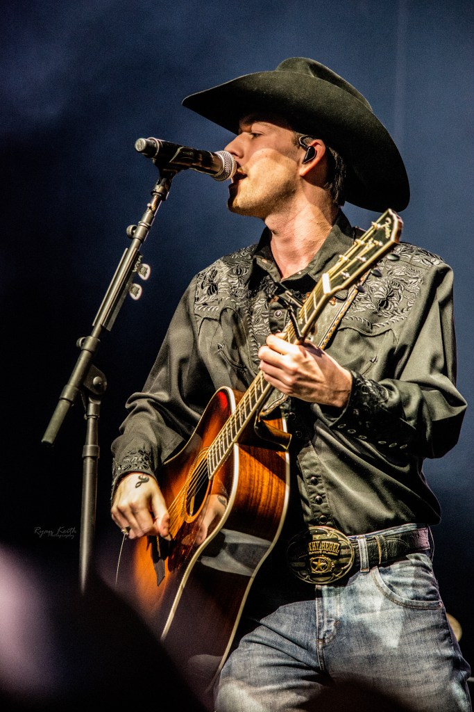 Alan Jackson Performs to SOLD OUT KFC YUM! Center in Louisville, KY ...