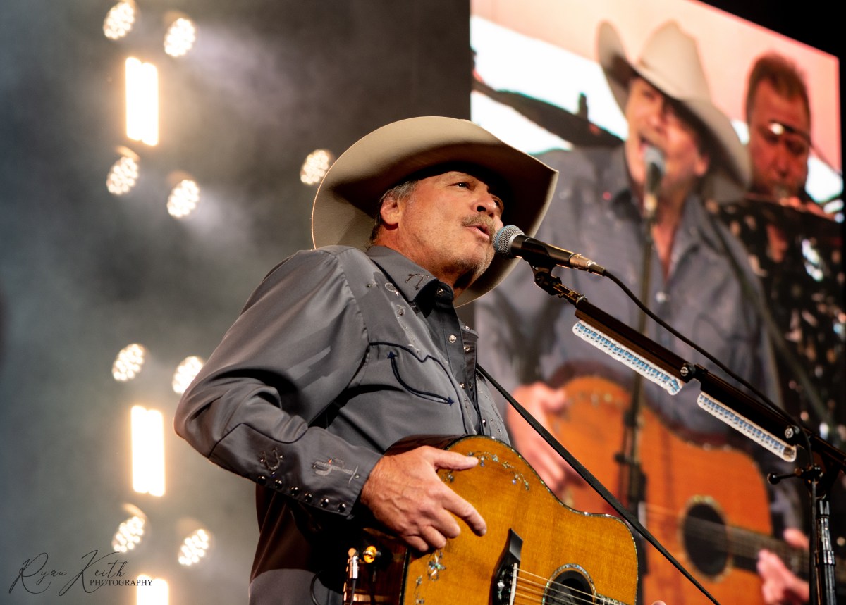Alan Jackson Performs Iconic Show at Famed Rupp Arena EXCLUSIVE Photo ...