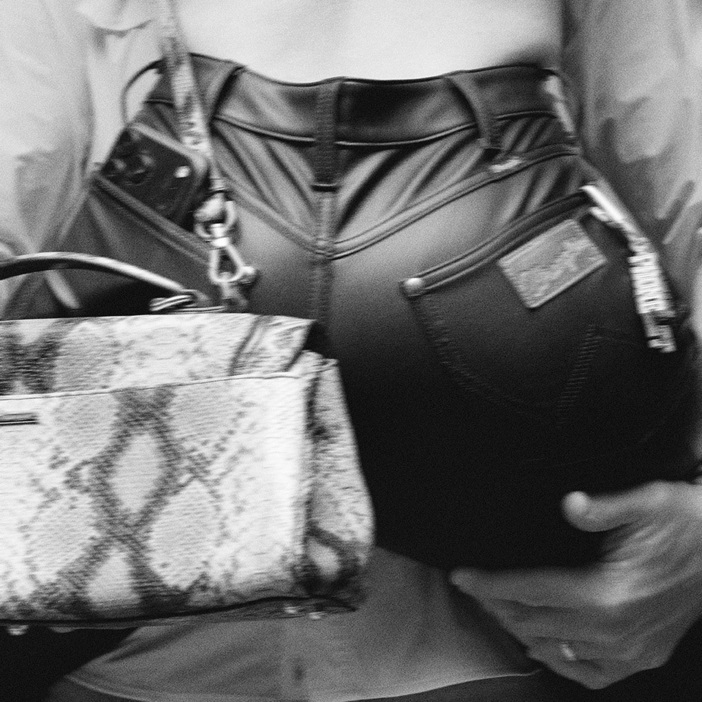 LAINEY WILSON’S NEW SINGLE “PHONE, KEYS, WALLET” OUT NOW – Music ...